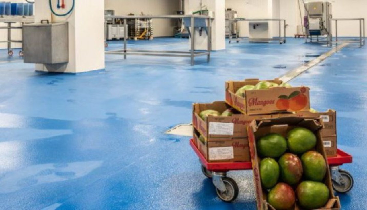 RVS goot en Ucrete vloer voor Fruity Pack